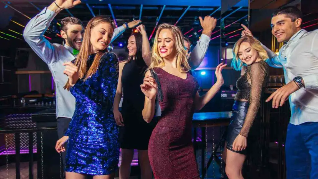 First Time Clubbing Tips for Guys & Girls (Dos & Don'ts of Partying)
